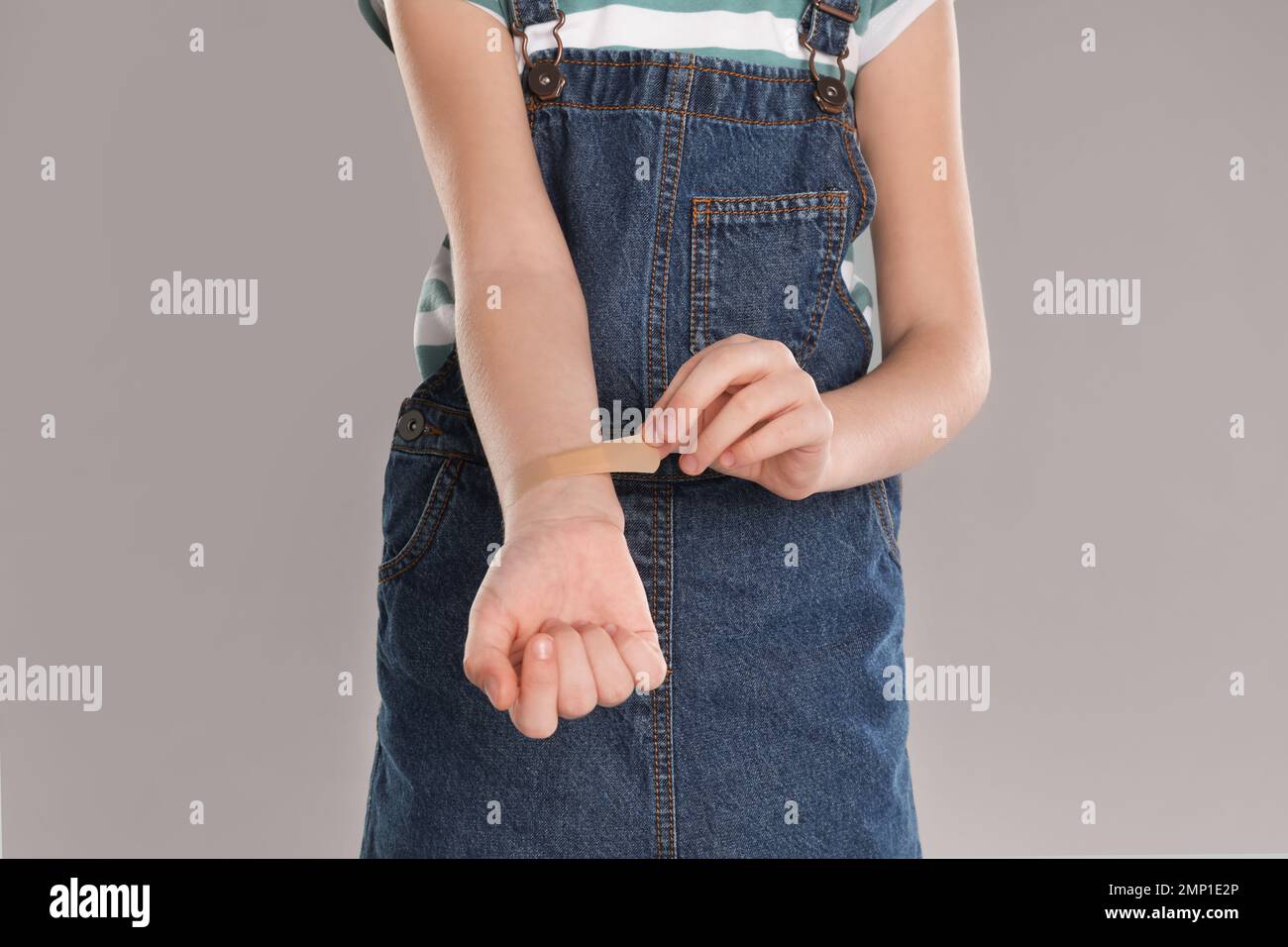 Wrist plaster hi-res stock photography and images - Alamy