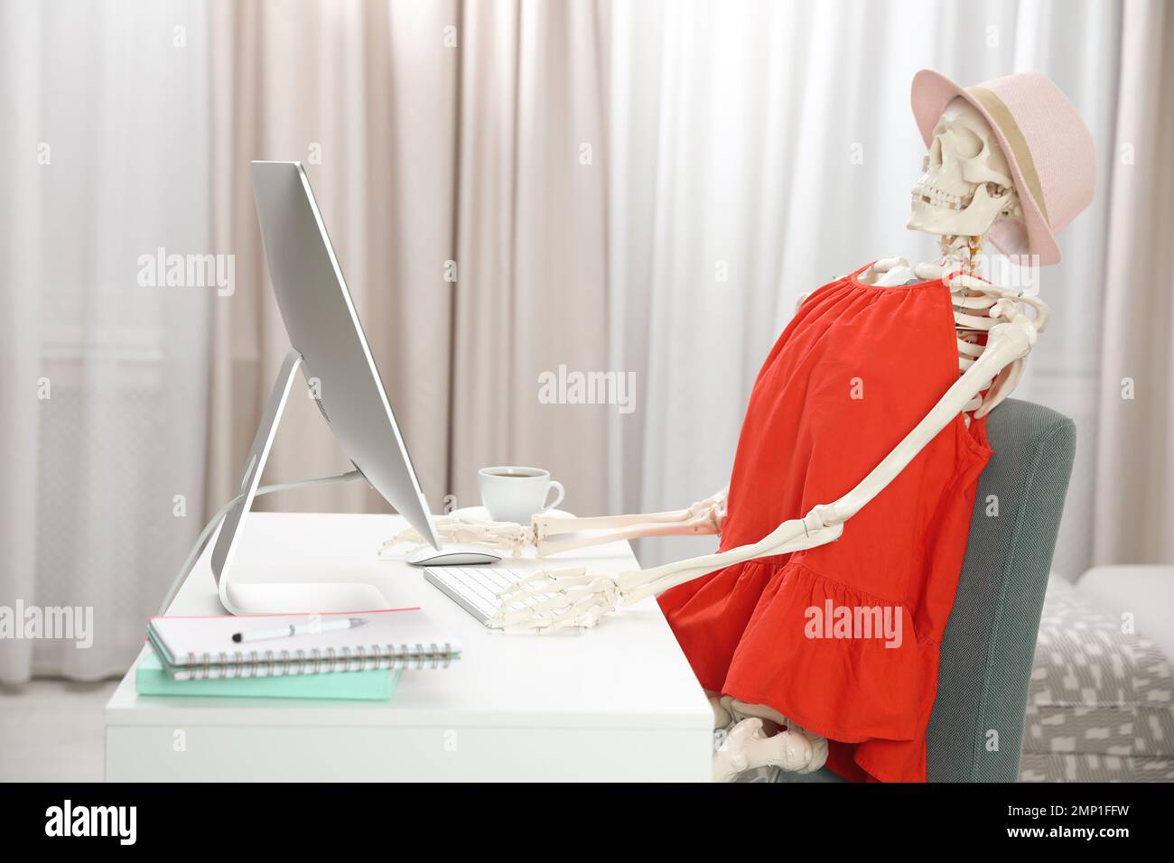 Skeleton sitting computer hi-res stock photography and images - Alamy