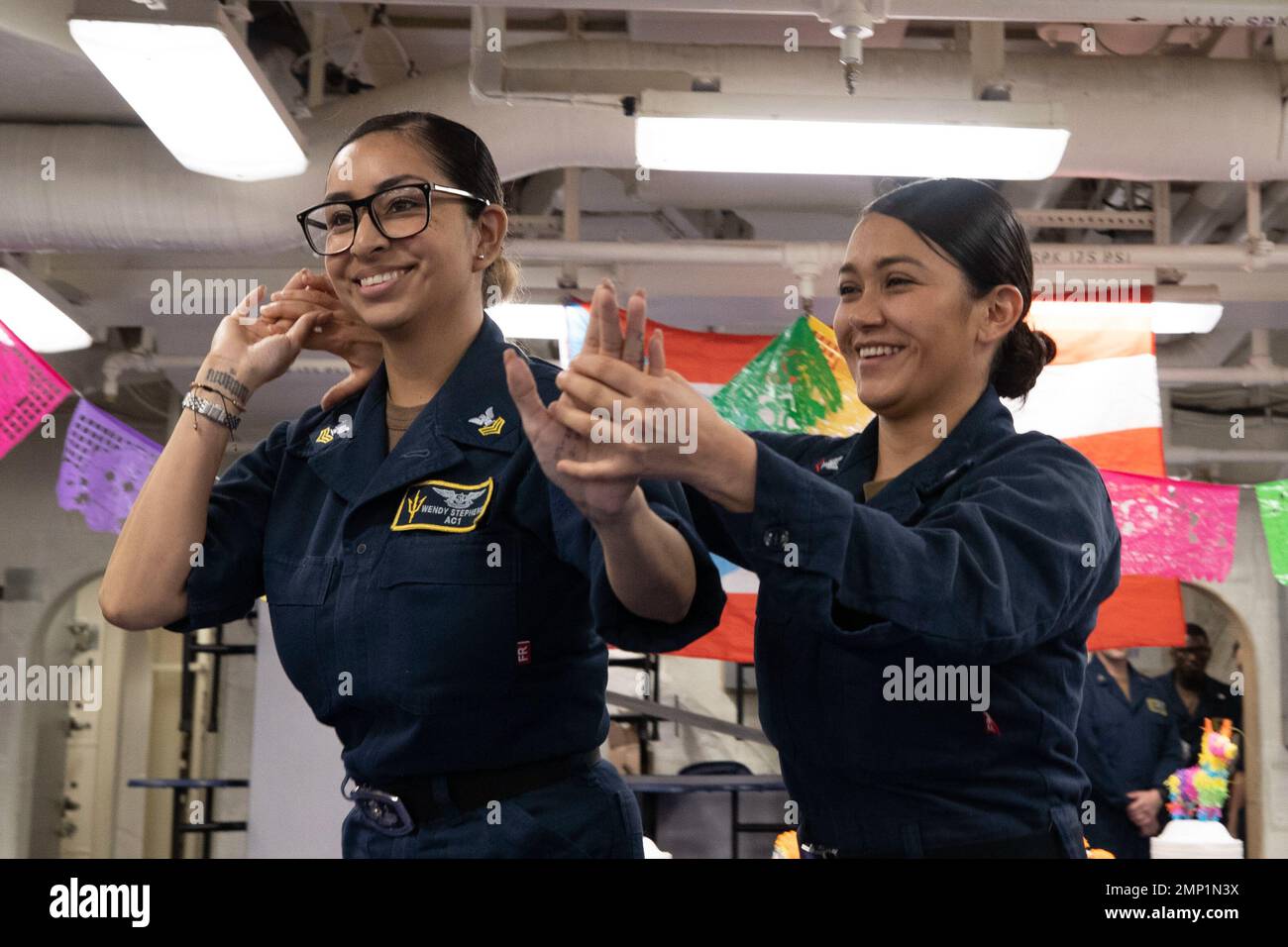 221008-N-IL330-1064 SOUTH CHINA SEA (Oct. 8, 2022) – Air-Traffic ...