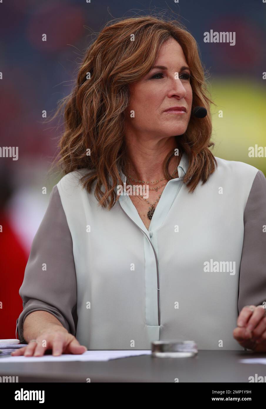 ESPN reporter Suzy Kolber on set before the NFL Pro Bowl football game ...