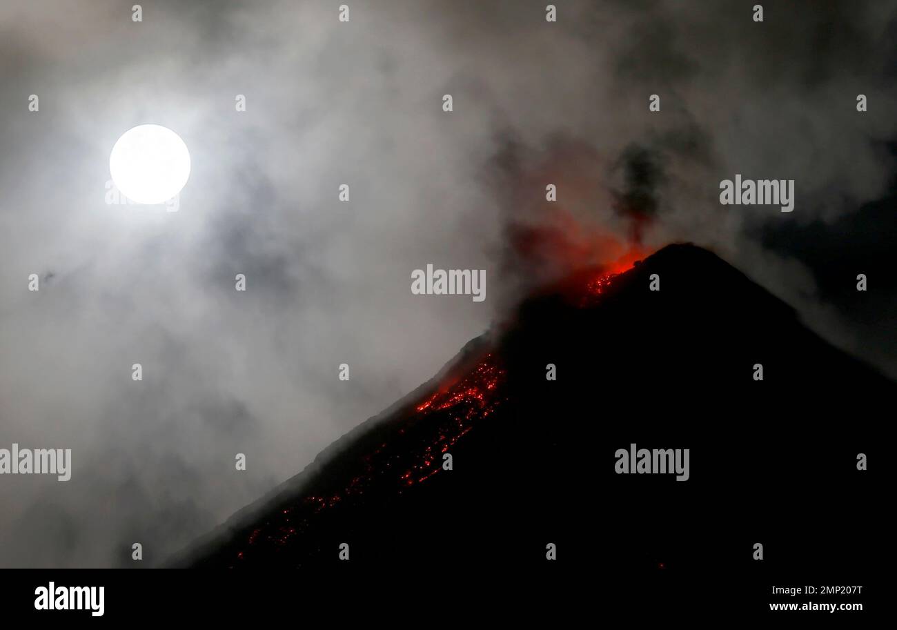 The super blue blood moon sets before dawn as lava cascades down the ...