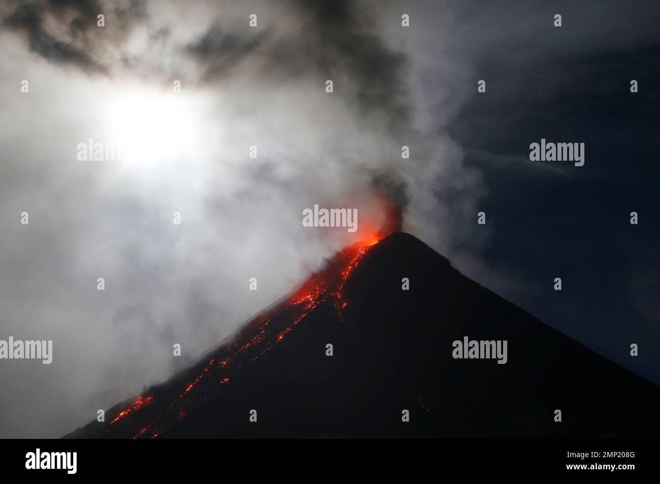 The super blue blood moon sets before dawn as lava cascades down the ...