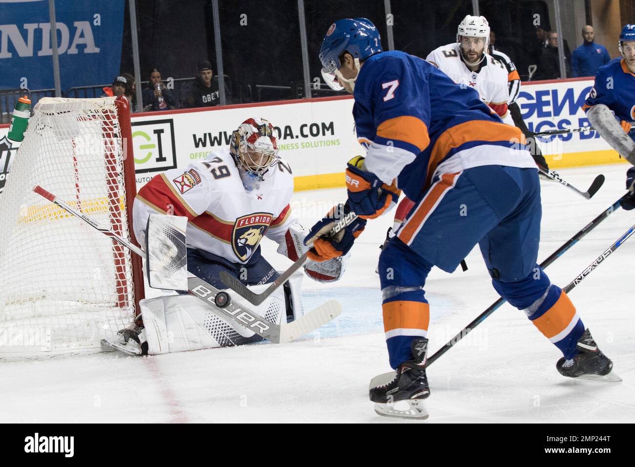 Florida Panthers goaltender Harri Sateri (29) tends the net against New ...