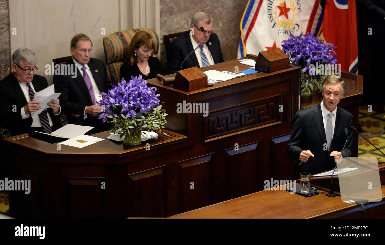 Tennessee Gov. Bill Haslam, right, gives his annual State of the State ...