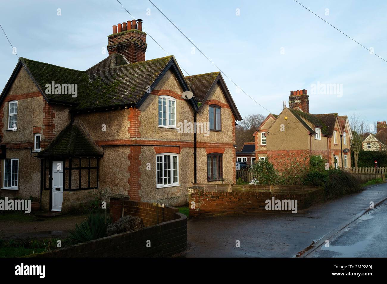 Cottages properties hi-res stock photography and images - Alamy
