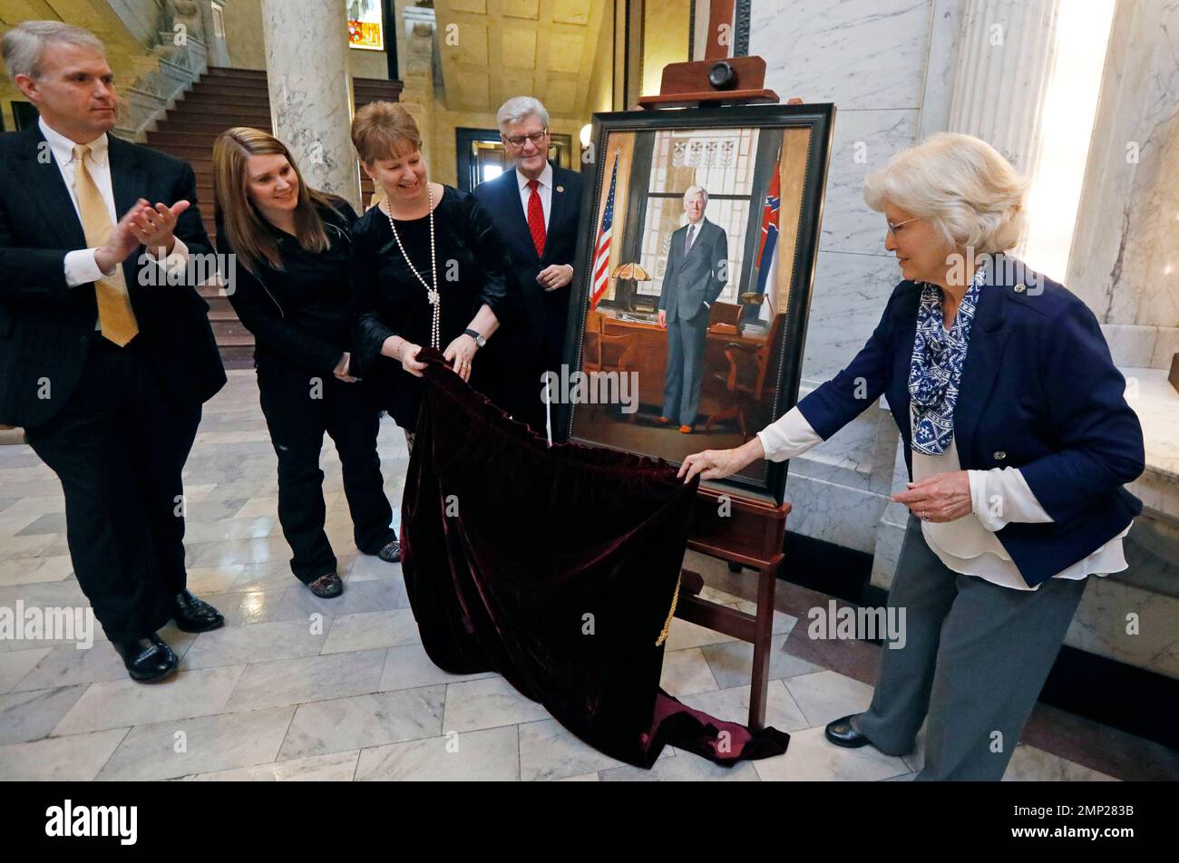 Portrait artist Robbie Boyd, right, and Charlene Combest, niece of the ...