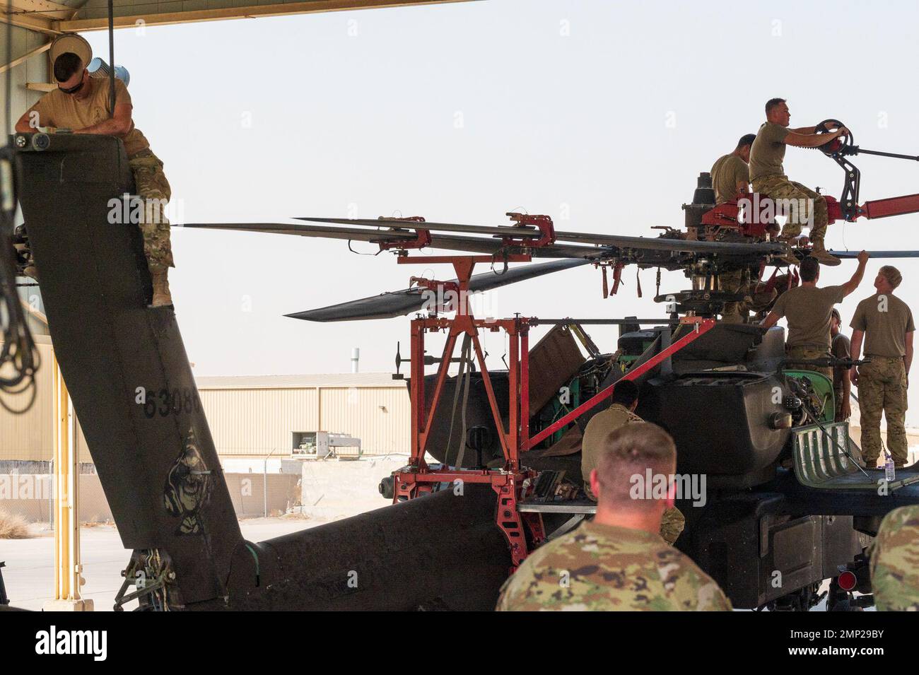 Soldiers from the 101st Airborne Division, Combat Aviation Brigade ...