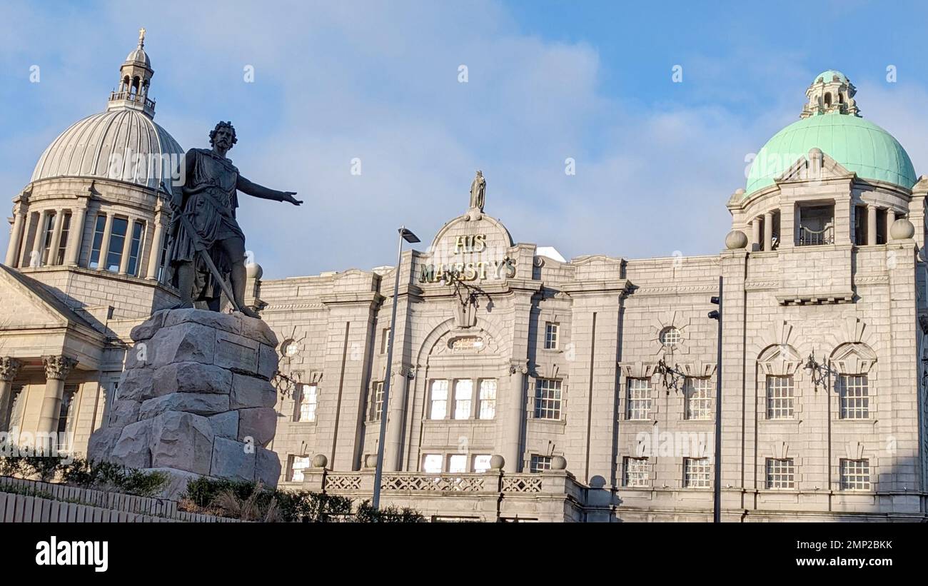 His Majesty's Theatre and William Wallace statue, Aberdeen Stock Photo ...