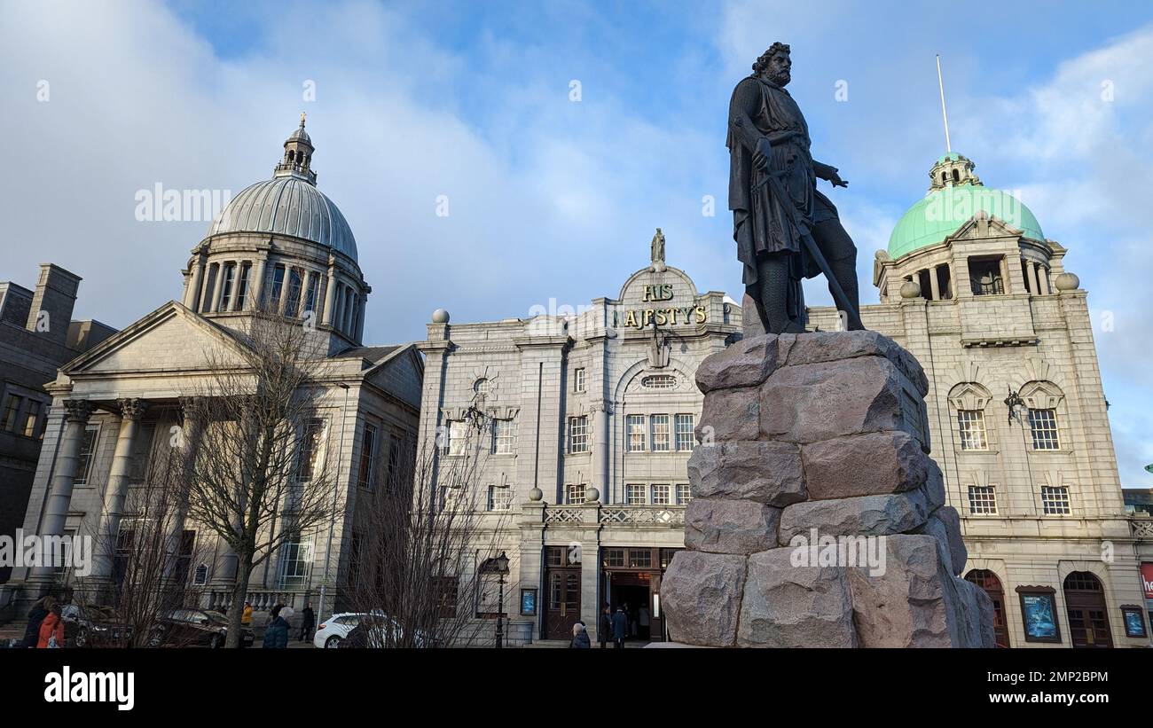 His Majesty's Theatre and William Wallace statue, Aberdeen Stock Photo ...