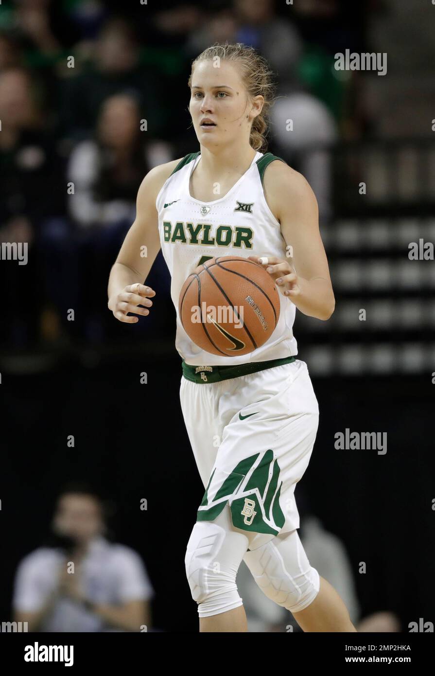 Baylor guard Kristy Wallace (4) of Australia advances the ball during ...