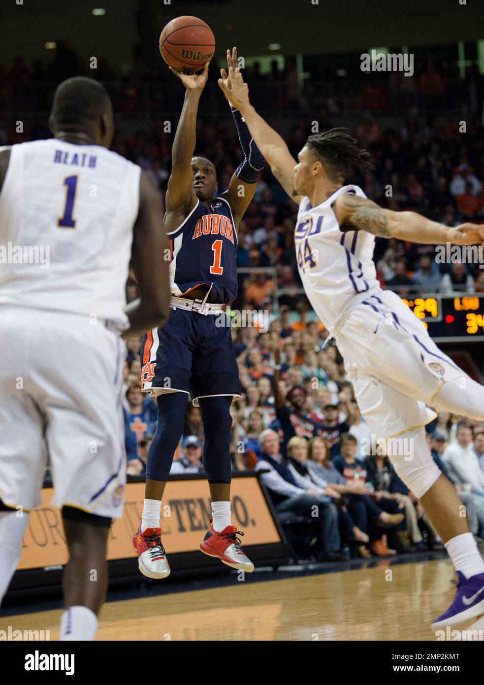 Auburn guard Jared Harper (1) hits a 3-pointer over LSU forward Wayde ...