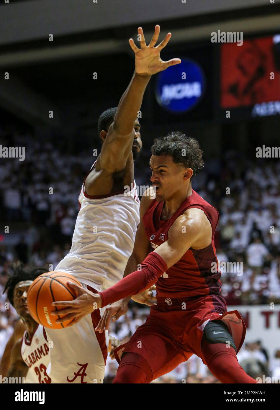 Oklahoma guard Trae Young (11) passes the ball around Alabama forward ...