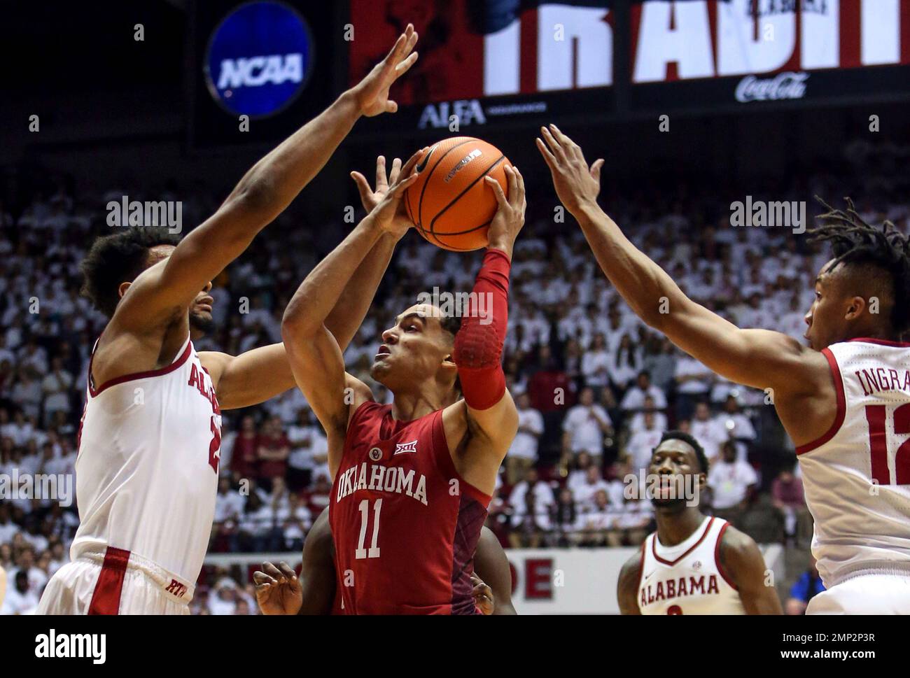 Oklahoma guard Trae Young (11) puts up a shot between Alabama forward ...