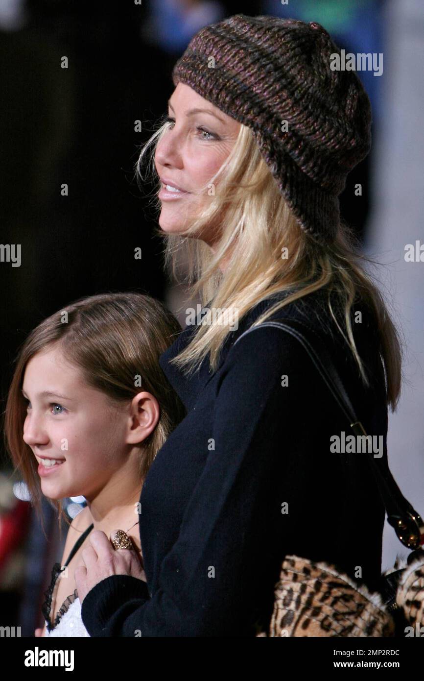 Heather Locklear and daughter at the world premiere of Hanna Montana ...