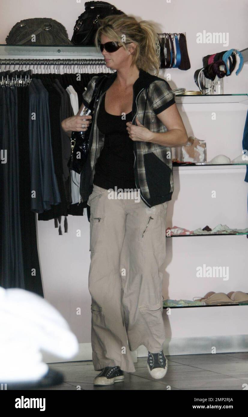 Supermodel Rachel Hunter shops for a new dress at the Lisa Kline ...