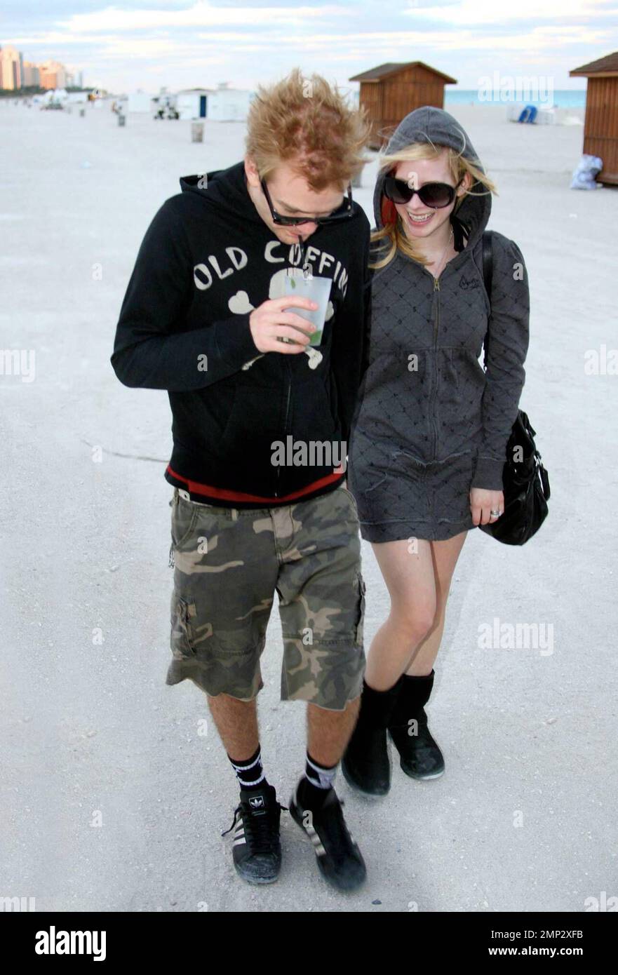 Avril Lavigne and hubby Deryck Whibley get the party started while on ...