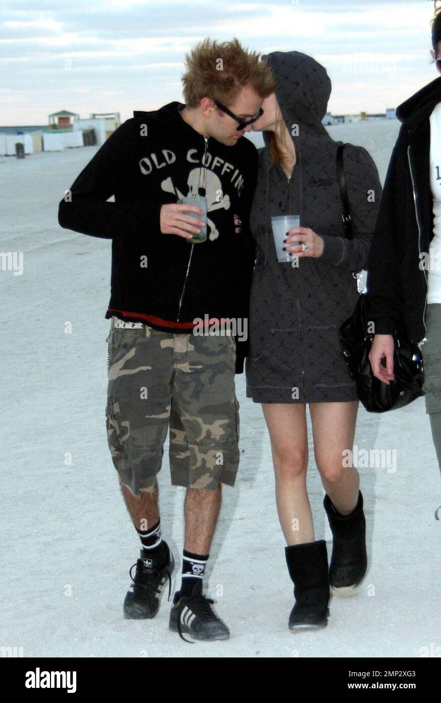 Avril Lavigne and hubby Deryck Whibley get the party started while on ...