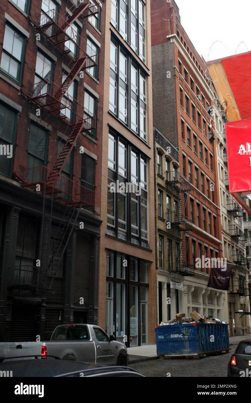 Actor Mike Myers has reportedly purchased a six-room penthouse in this ...