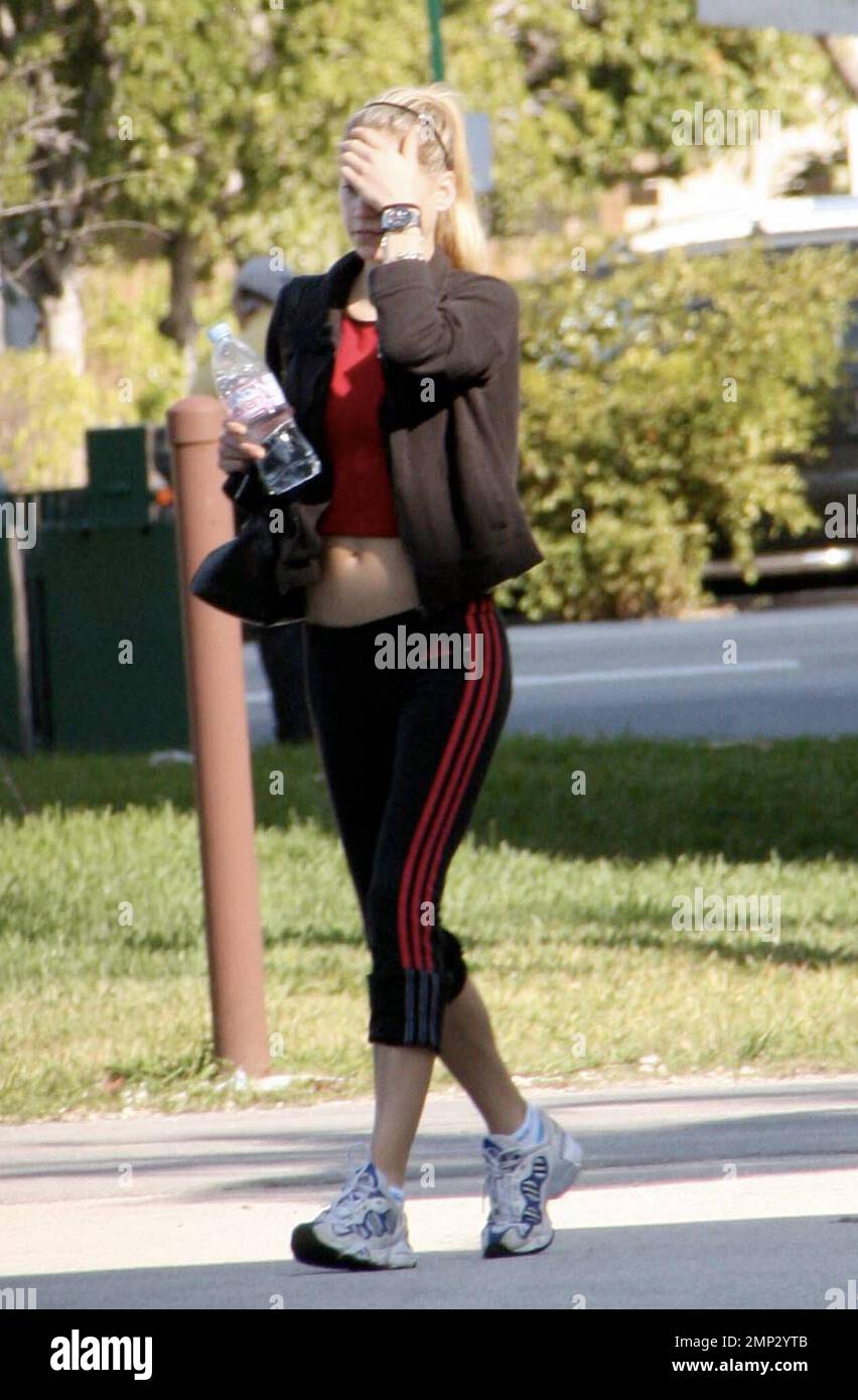 Exclusive!! Super-skinny Anna Kournikova finishes a long workout at her ...