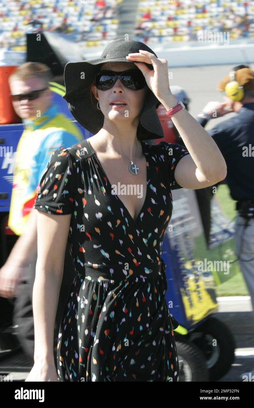 Actress Ashley Judd hid from the Florida sun under a floppy hat as she ...