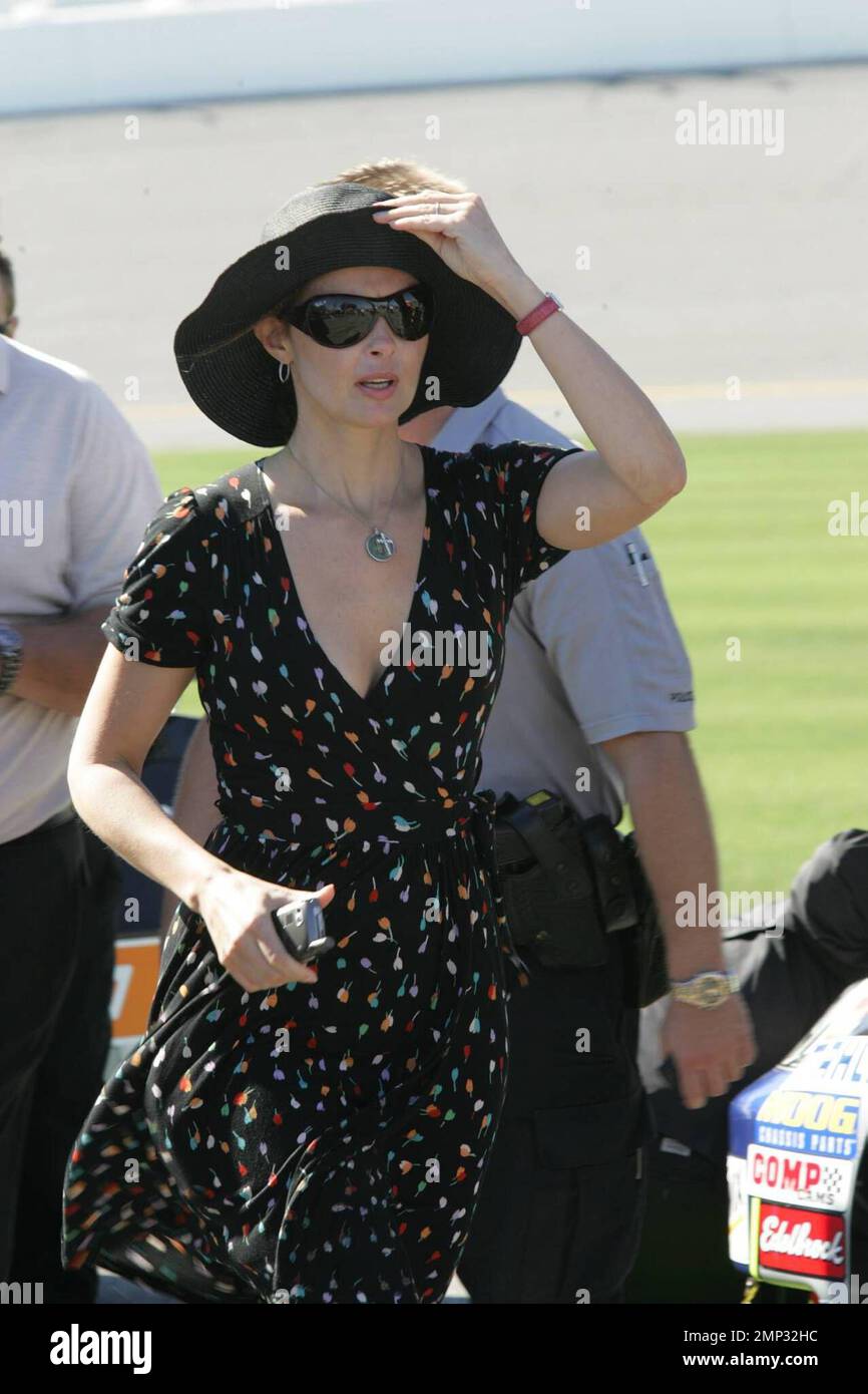 Actress Ashley Judd hid from the Florida sun under a floppy hat as she ...