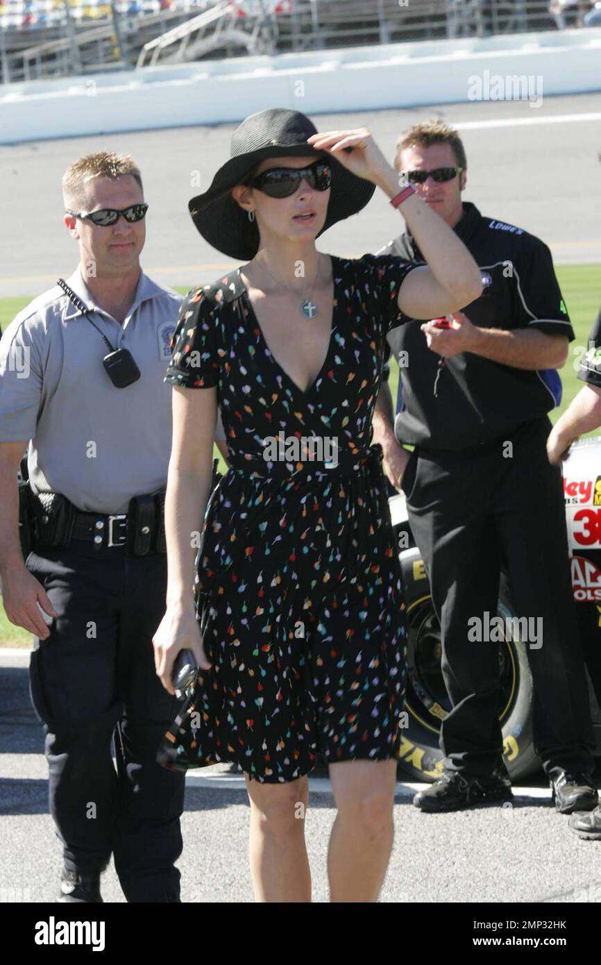 Actress Ashley Judd hid from the Florida sun under a floppy hat as she ...