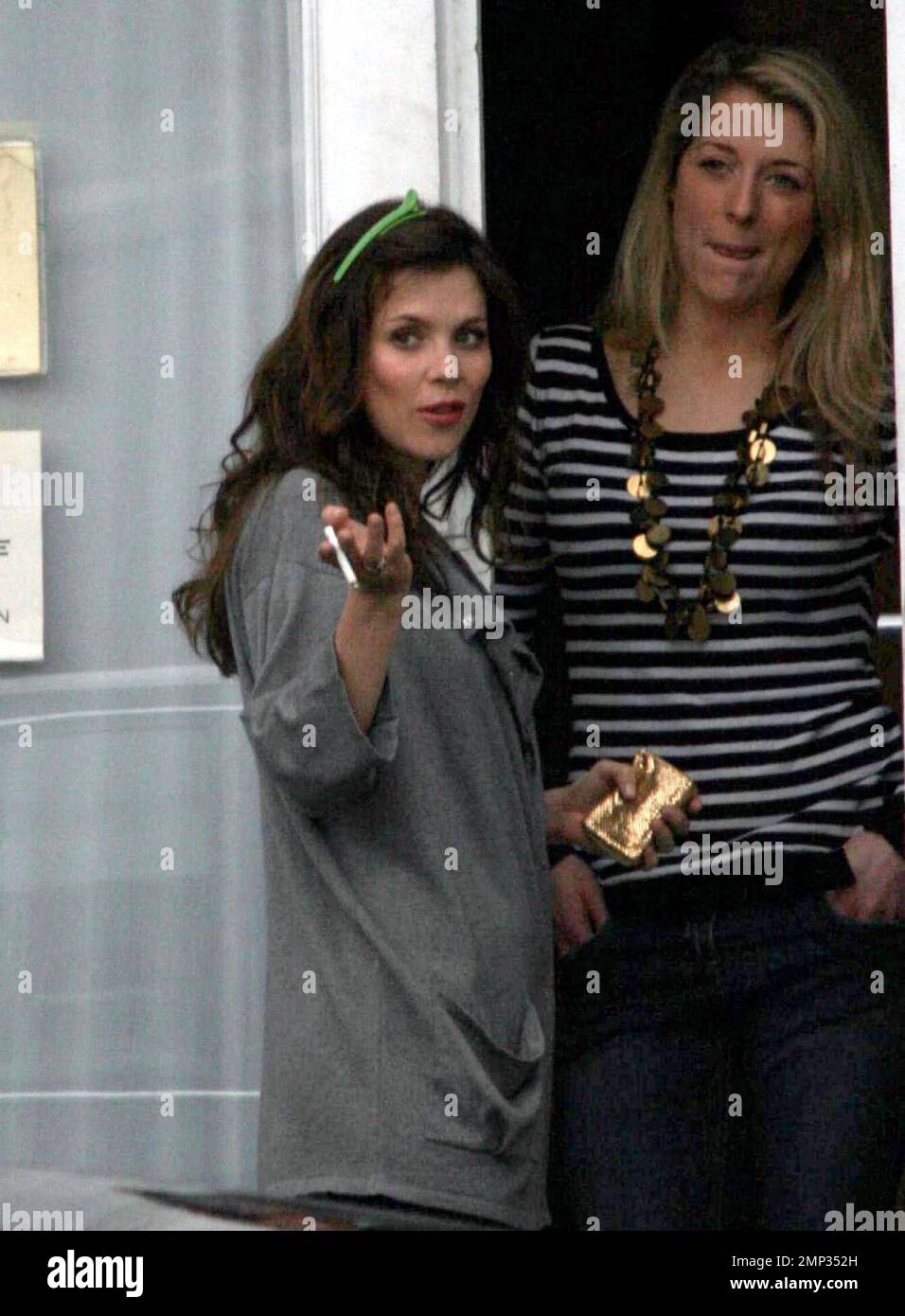 Exclusive!! British actress, Anna Friel, got picture perfect for a ...