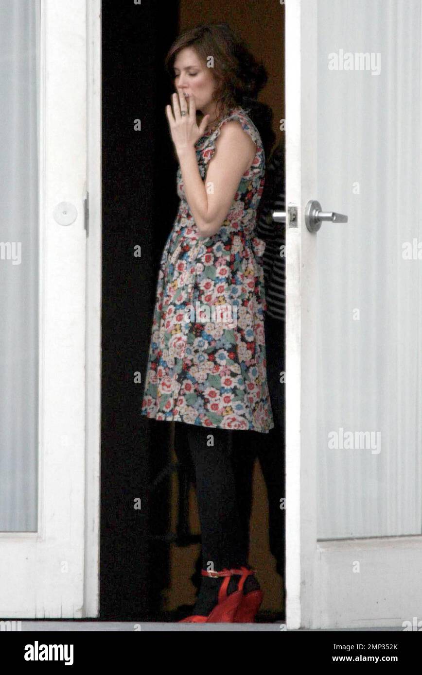 Exclusive!! British actress, Anna Friel, got picture perfect for a ...