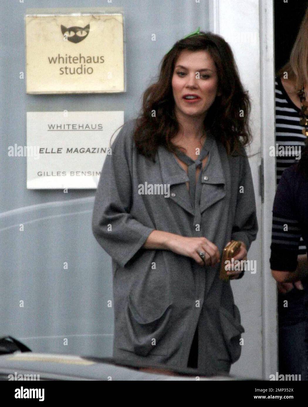 Exclusive!! British actress, Anna Friel, got picture perfect for a ...