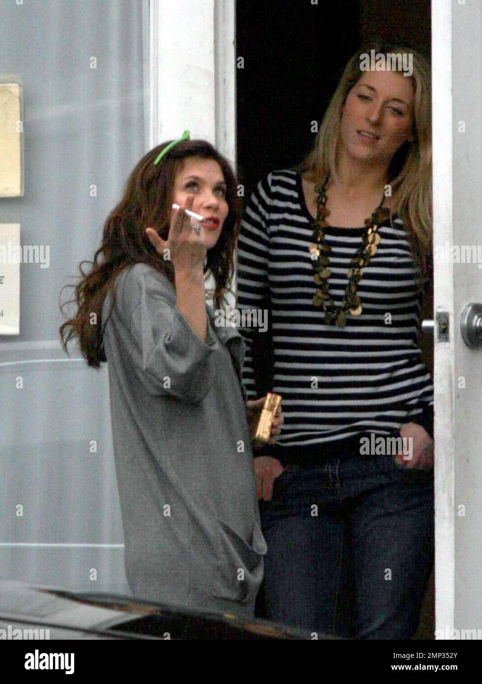 Exclusive!! British actress, Anna Friel, got picture perfect for a ...