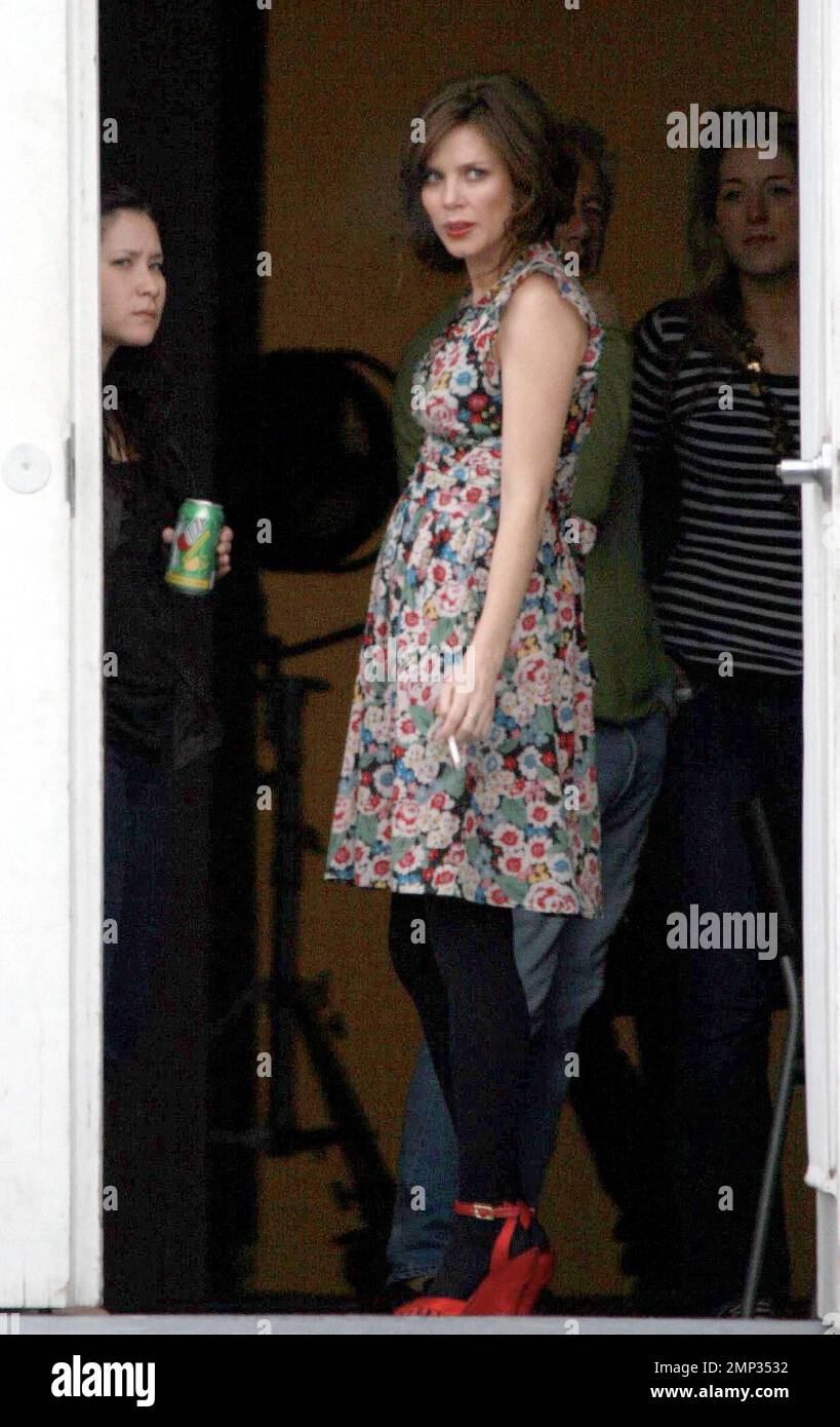 Exclusive!! British actress, Anna Friel, got picture perfect for a ...