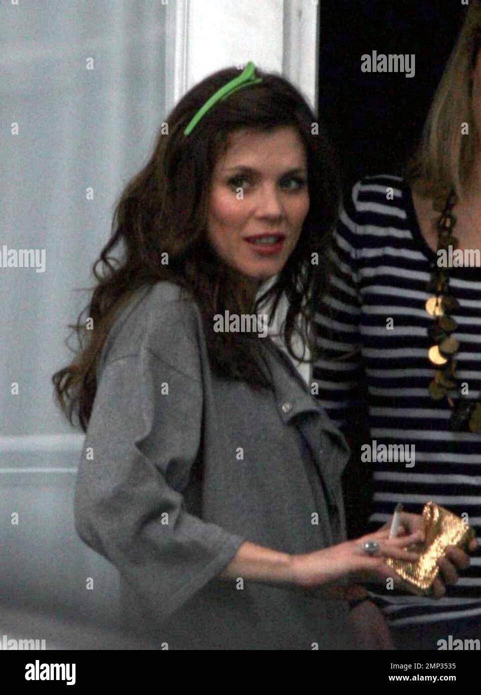 Exclusive!! British actress, Anna Friel, got picture perfect for a ...