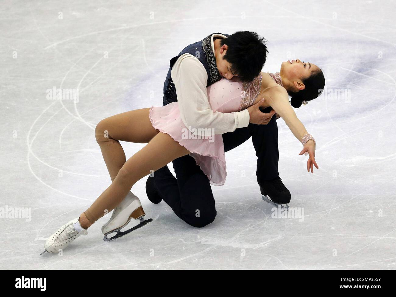 Miu Suzaki and Ryuichi Kihara of Japan perform during the pairs free ...