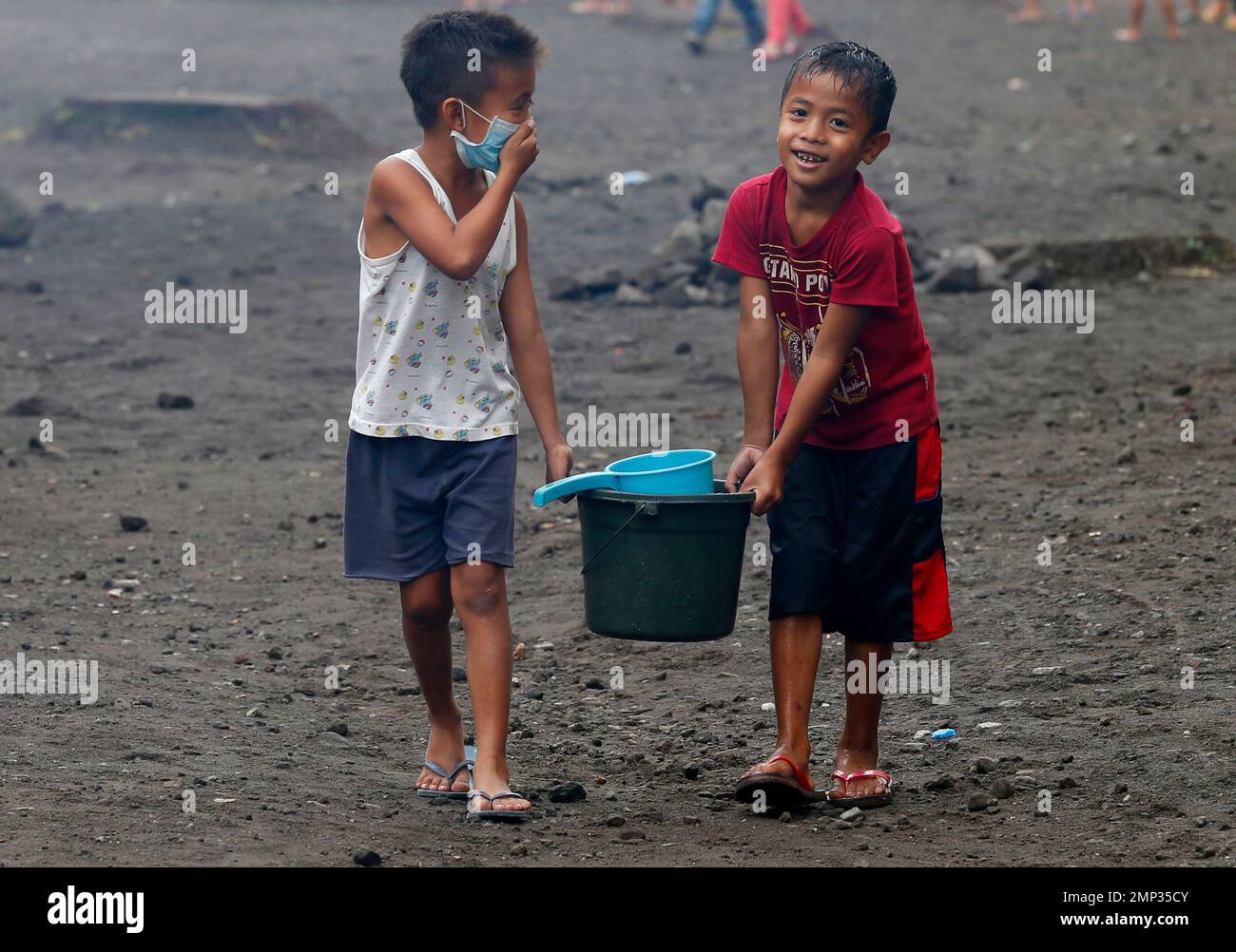 Children-evacuees fetch water at an evacuation center in Miisi village ...