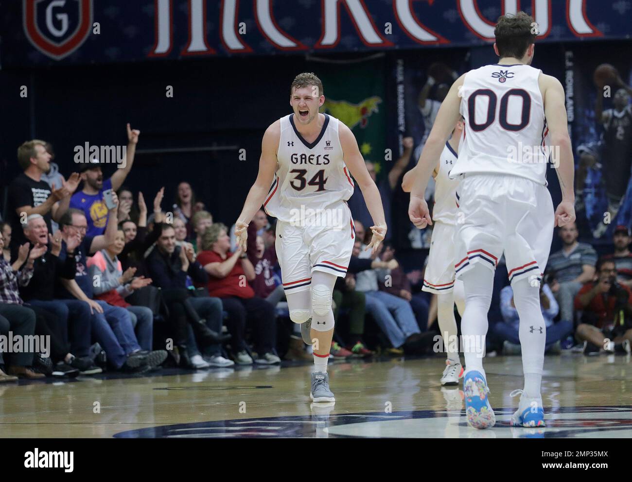 Saint Mary's (Cal.) center Jock Landale (34) reacts after scoring ...