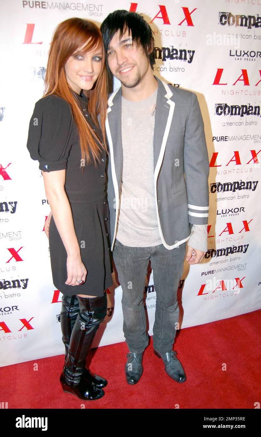 Ashlee Simpson, Pete Wentz and Ashlee's father, Joe Simpson, arrive at ...