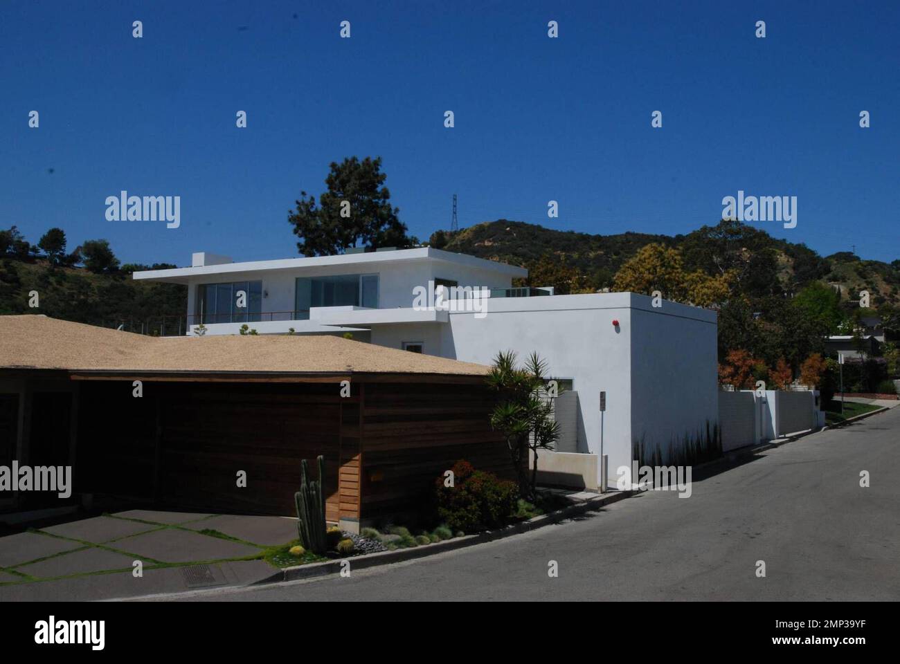 Exclusive!! This is reportedly Matthew Perry's new house in the hills ...