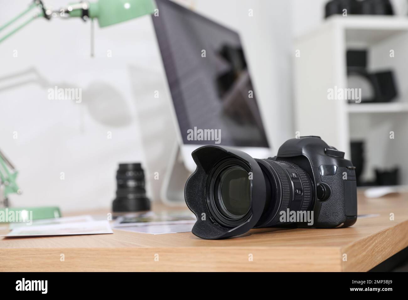 Photographers workplace hi-res stock photography and images - Alamy