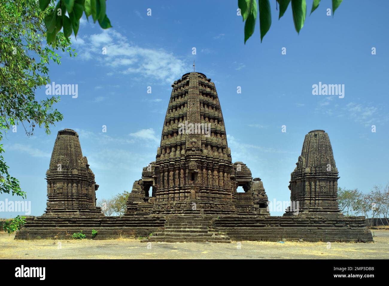 16-04-2009 Hemadpanthi style of architecture Gondeshwar Temple ...
