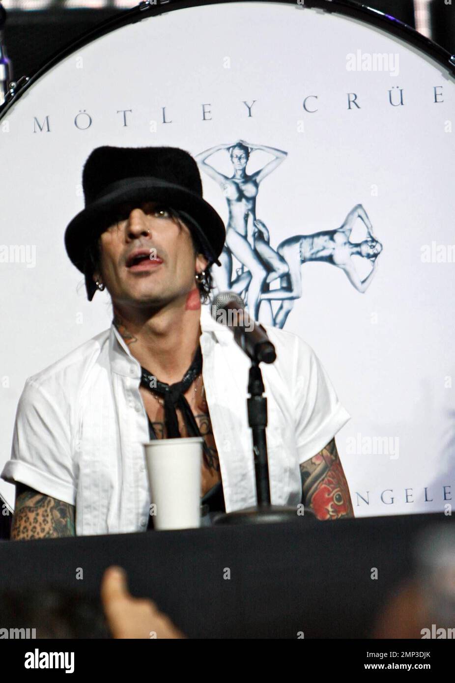 Motley Crue performs and announces Crue Fest featuring Buckcherry ...