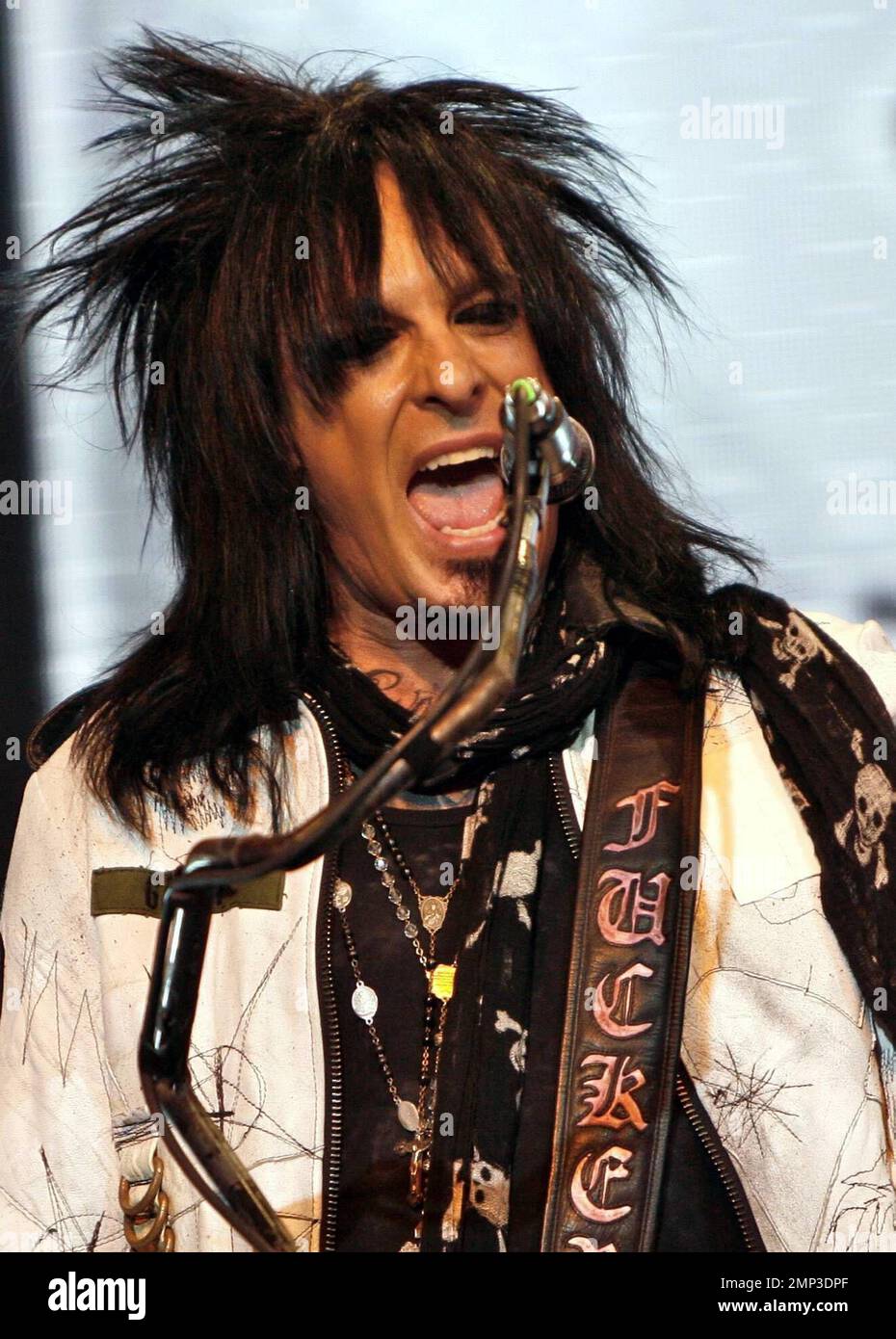 Motley Crue performs and announces Crue Fest featuring Buckcherry ...
