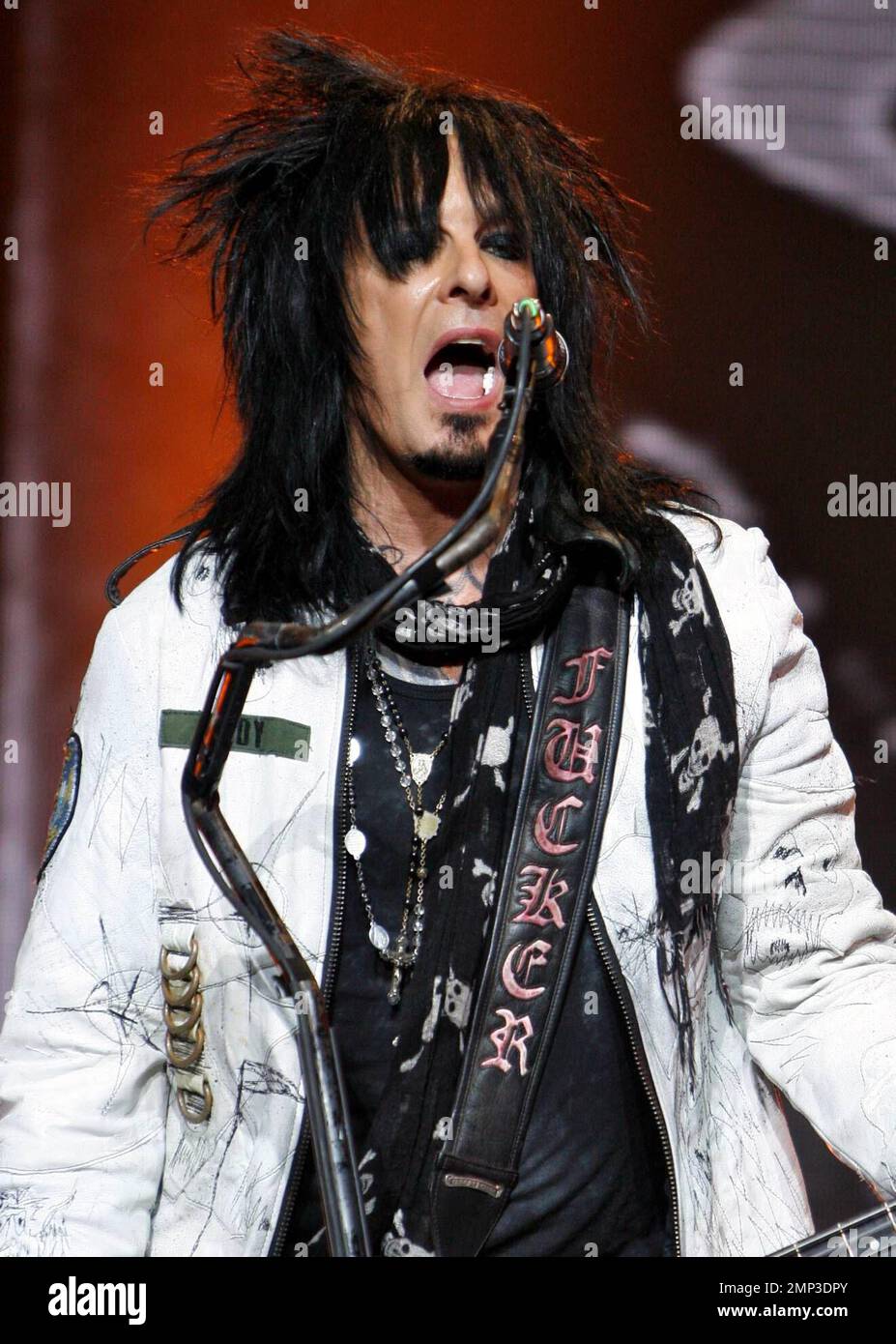 Motley Crue performs and announces Crue Fest featuring Buckcherry ...