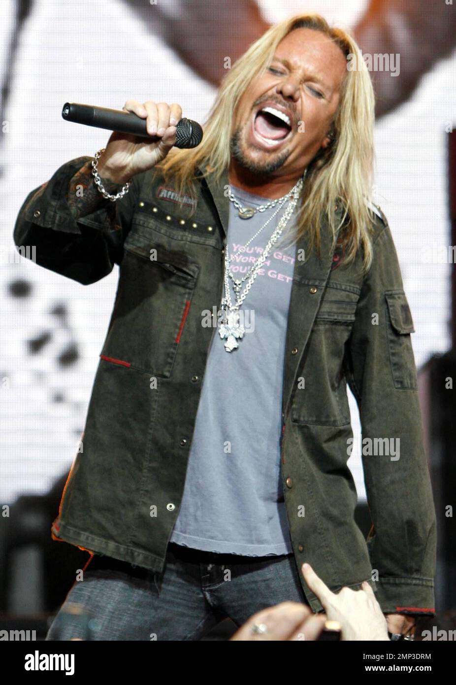 Motley Crue performs and announces Crue Fest featuring Buckcherry ...