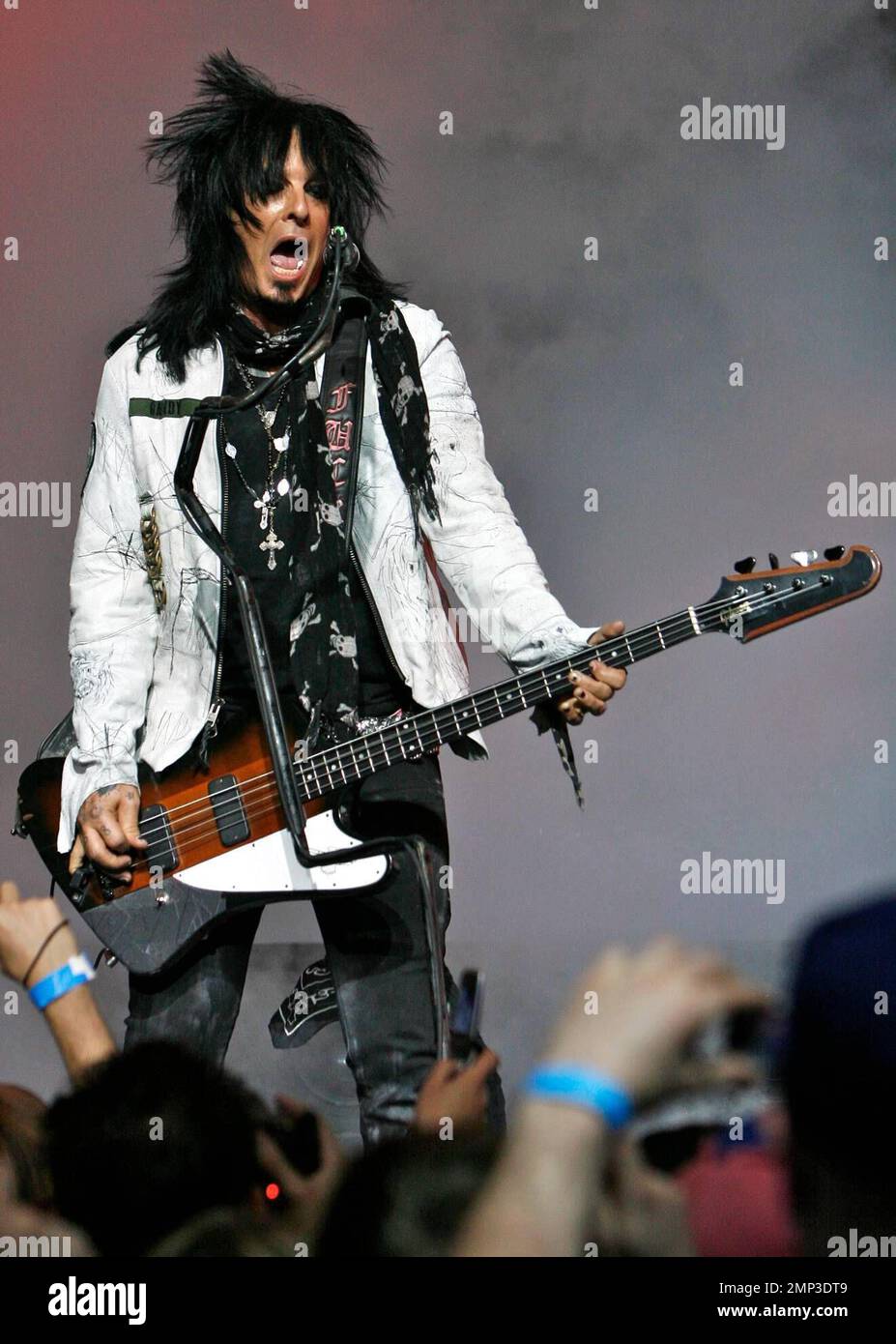 Motley Crue performs and announces Crue Fest featuring Buckcherry ...