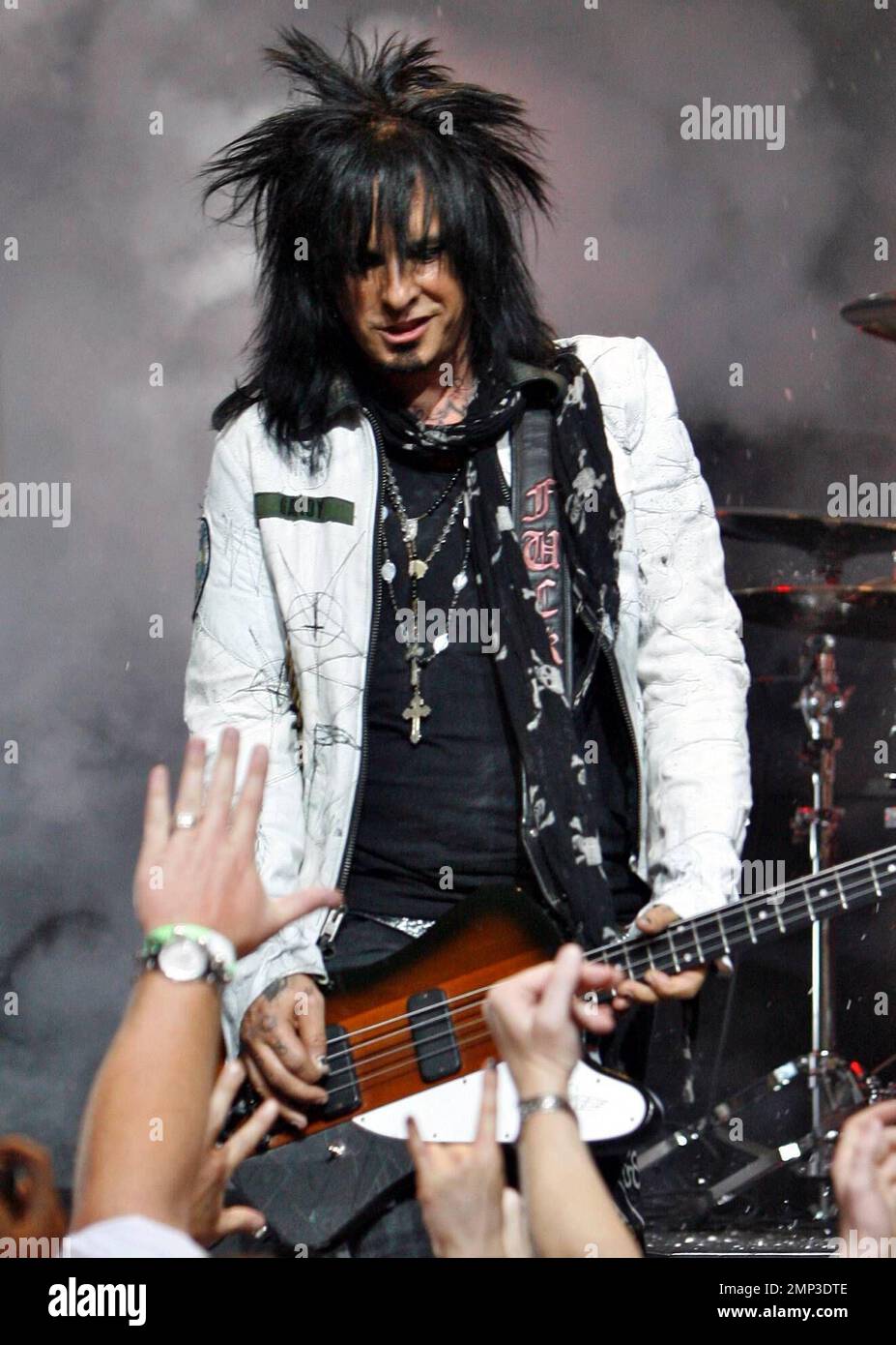 Motley Crue performs and announces Crue Fest featuring Buckcherry ...