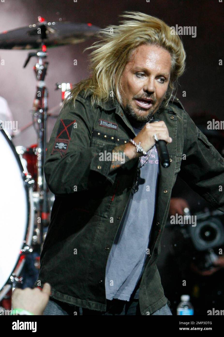 Motley Crue performs and announces Crue Fest featuring Buckcherry ...