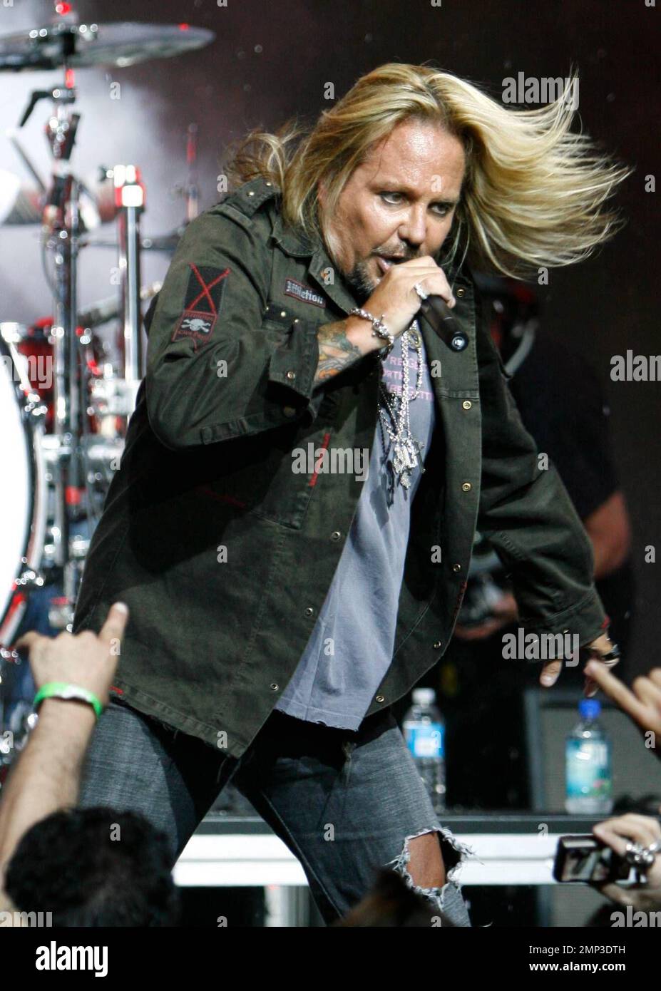 Motley Crue performs and announces Crue Fest featuring Buckcherry ...