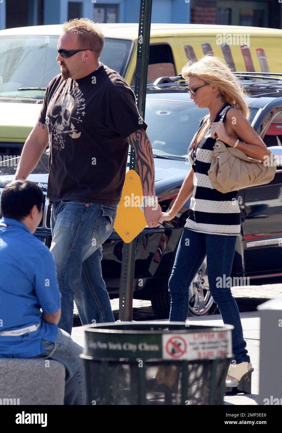 Jenna Jameson and her bodyguard have a champagne and oyster lunch at ...