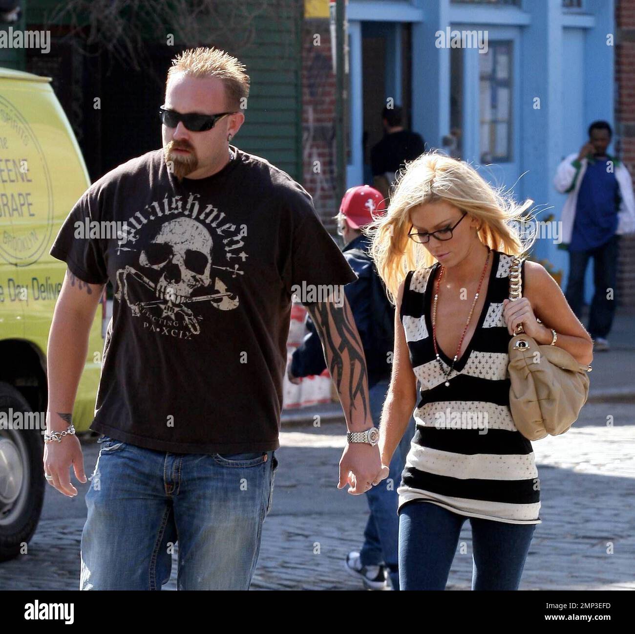 Jenna Jameson and her bodyguard have a champagne and oyster lunch at ...