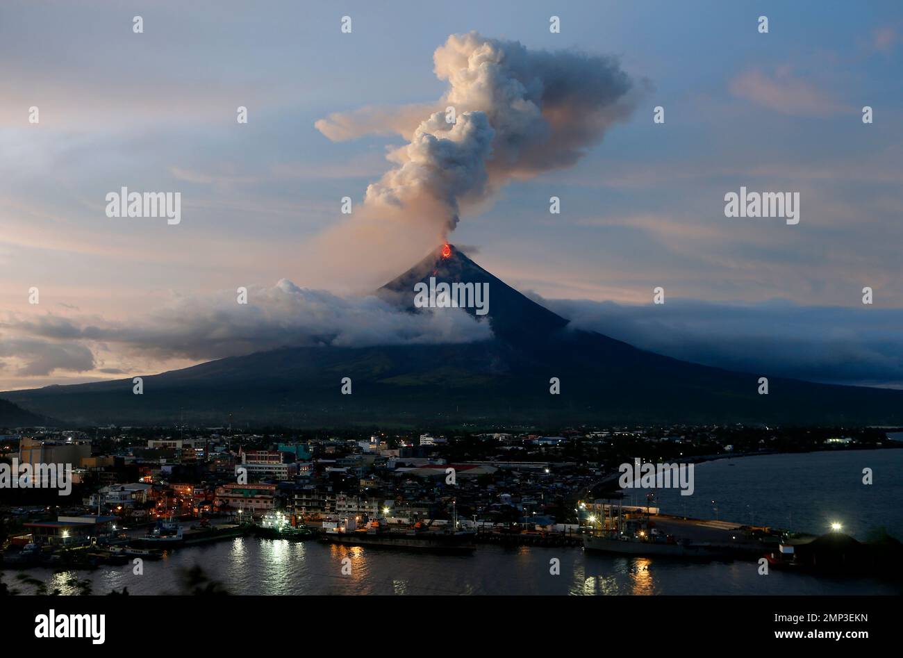 With Legazpi city in foreground, Mayon volcano erupts anew at dusk ...